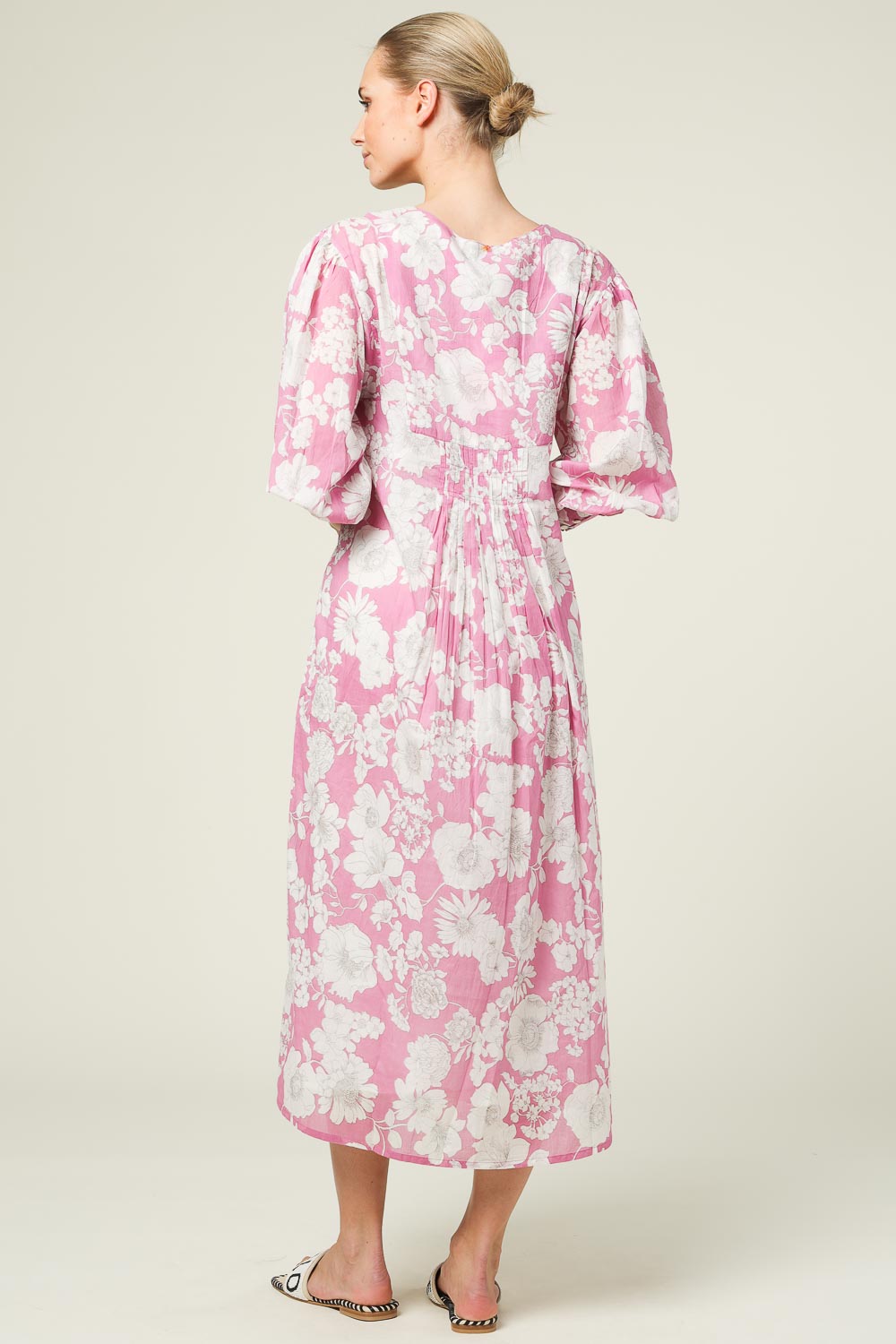 Hand geborduurde maxi jurk Peony | roze | Antik Batik | Little Soho