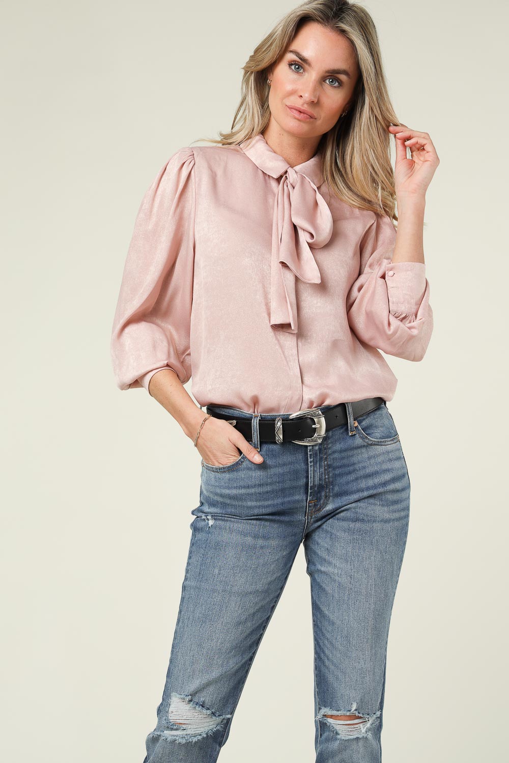 Lurex blouse met strik Charlotta | roze | Aaiko | Little Soho